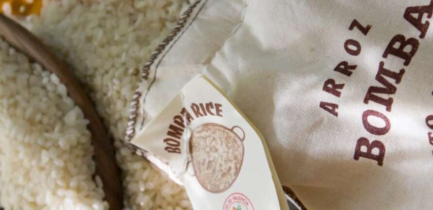 Paella Party Tips: How to Host a Paella Party That Everyone Will Love ...